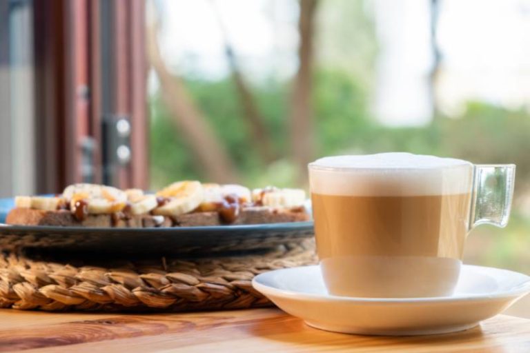 How To Make a Coffee Bonbon (Café Bombón): A Sweet Coffee Delight