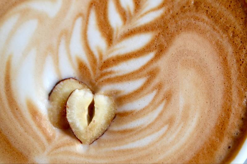 How To Make a Hazelnut Latte At Home (Step-by-Step)