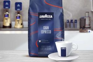 How to Make a Creamy Raf Coffee (4 Easy Steps)