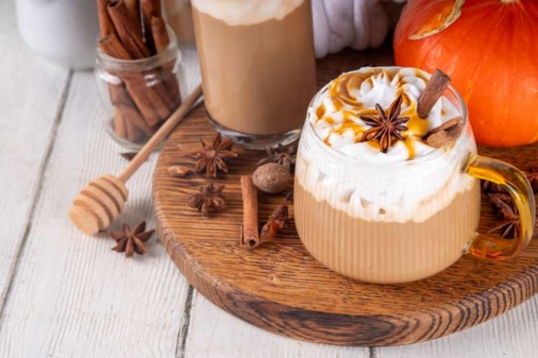 How to Make a Creamy Raf Coffee (4 Easy Steps)