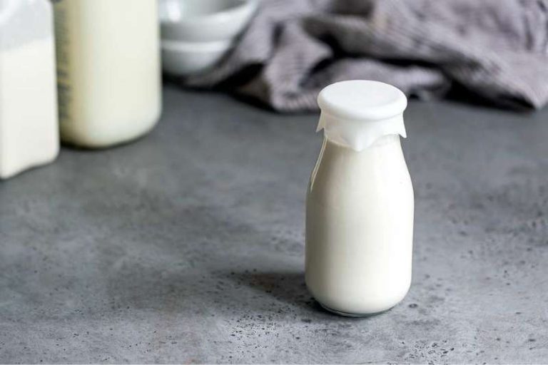How to Make a Creamy Raf Coffee (4 Easy Steps)