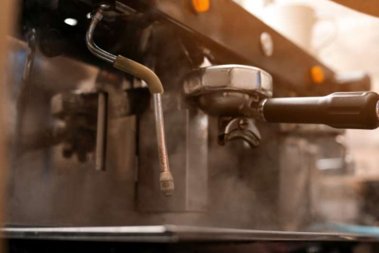 How to Use an Espresso Machine (6 Easy Steps For Beginners)